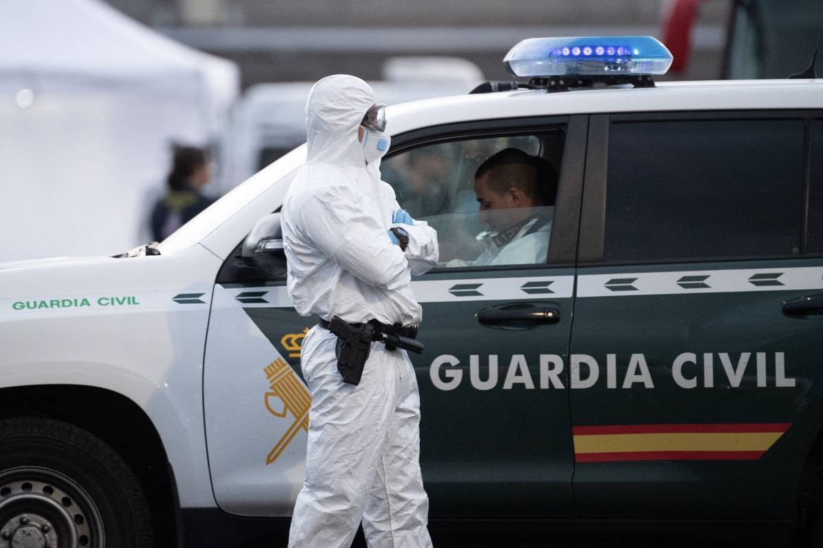 Hantavirus-hit cruise ship arrives in Spain's Canary Islands