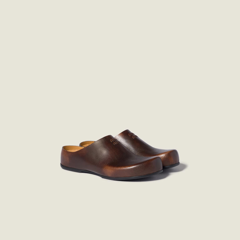 Not trainers, not sandals—so many celebrities are wearing this 'ugly ...