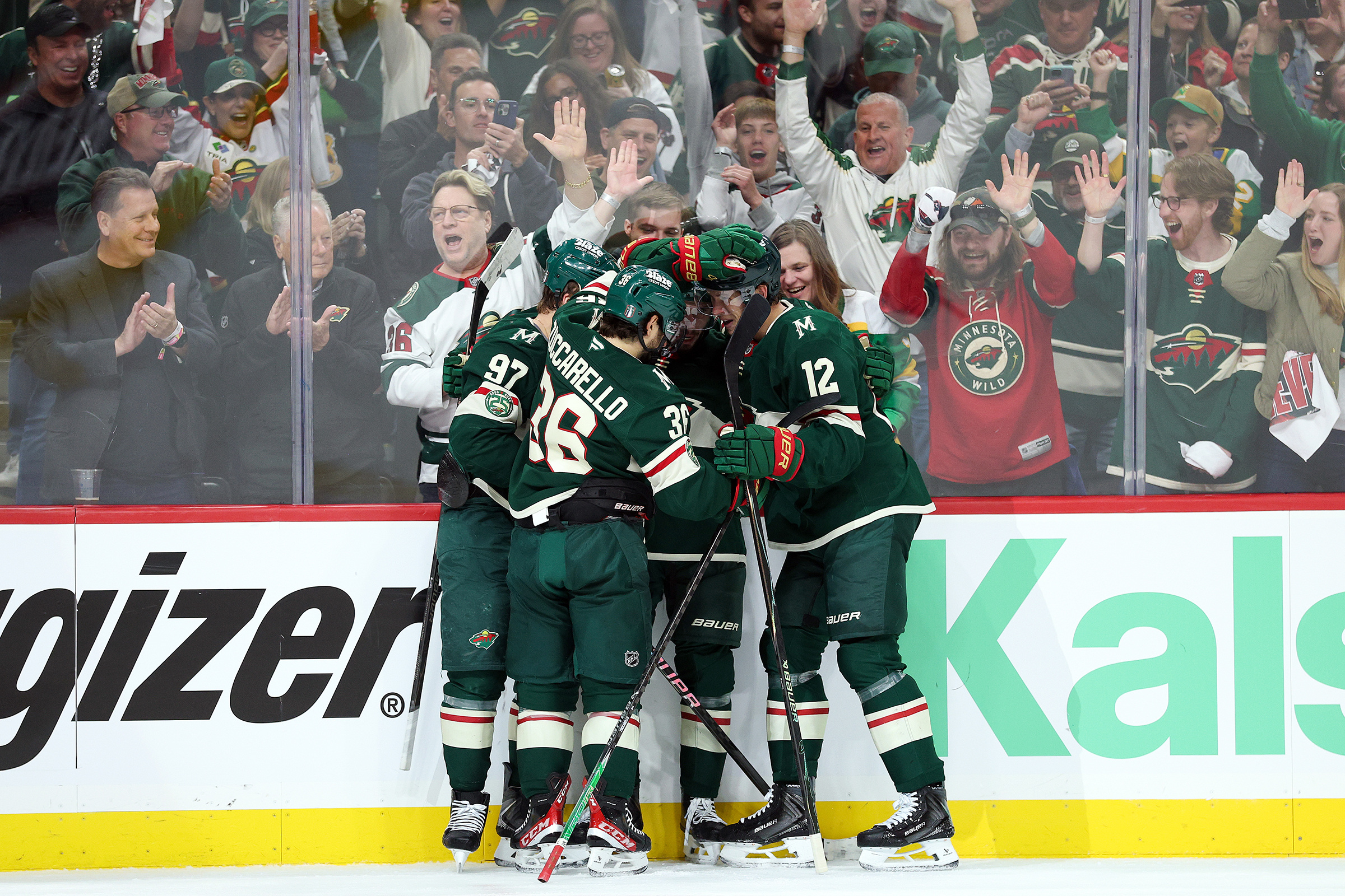 Wild defeat Avalanche, 5-1, to take game 3