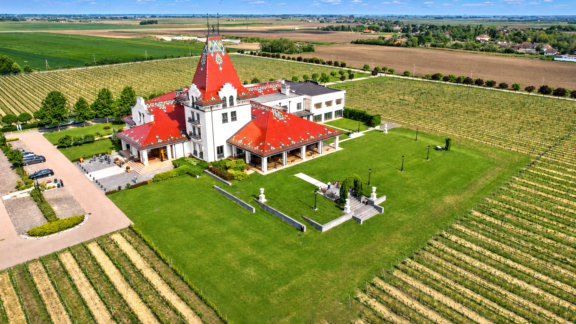 Uma vinícola art nouveau escondida entre os vinhedos sem fim da Sérvia