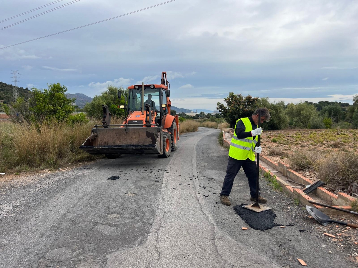 El Ayuntamiento de la Vall d’Uixó adelanta la campaña de bacheo de los ...