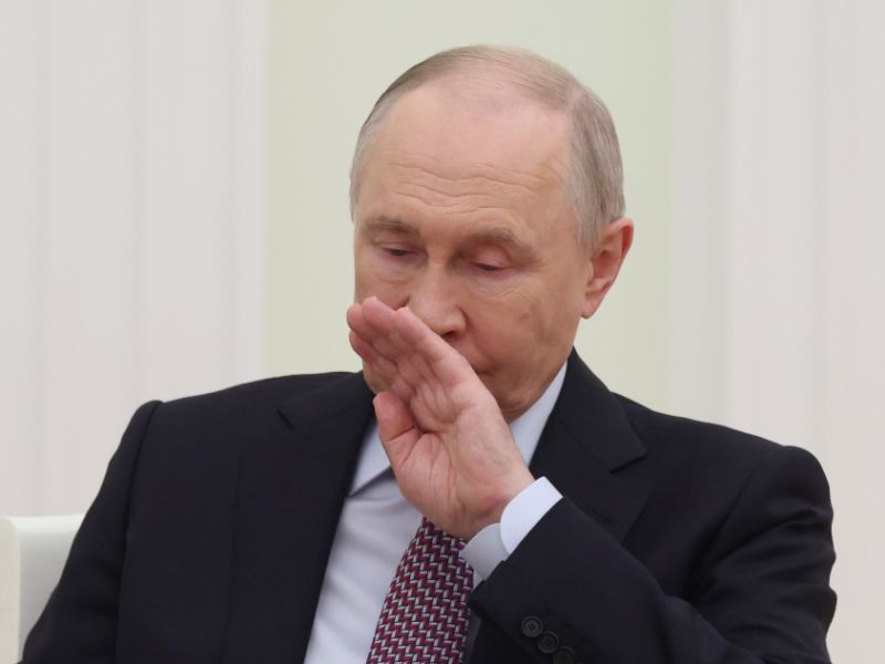 Wladimir Putin von Paranoia geplagt: Kreml-Chef gleich dreifach ...
