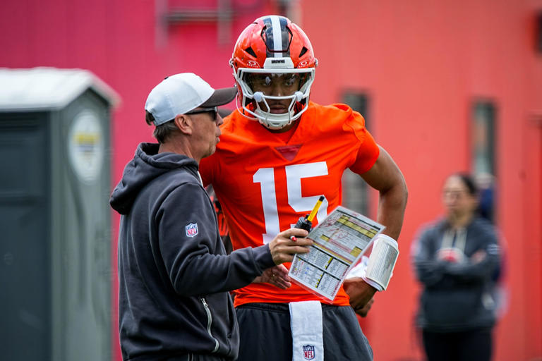 Daily Dawg Chow (5/12): Does it really matter which QB is the guy?