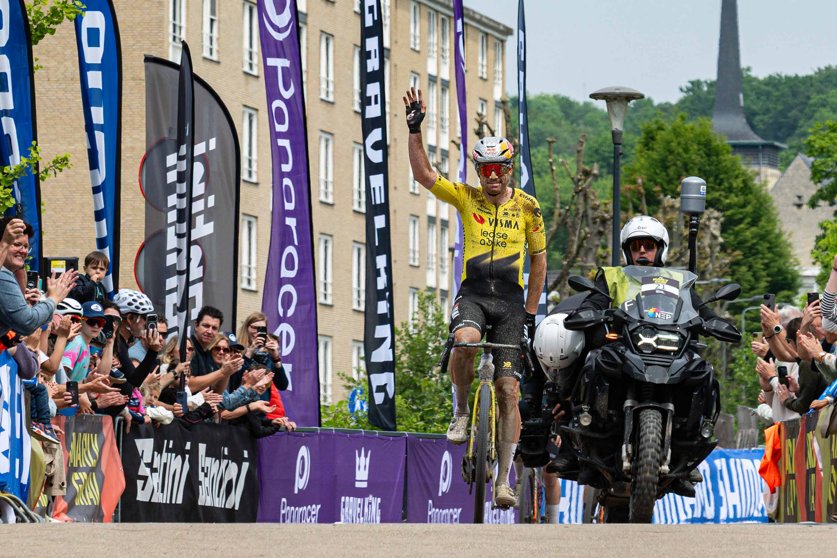 Wout van Aert en Lorena Wiebes winnen Marly Grav 2026