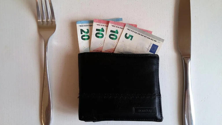 The automatic gratuity grumble: What your reaction to an 18% service ...