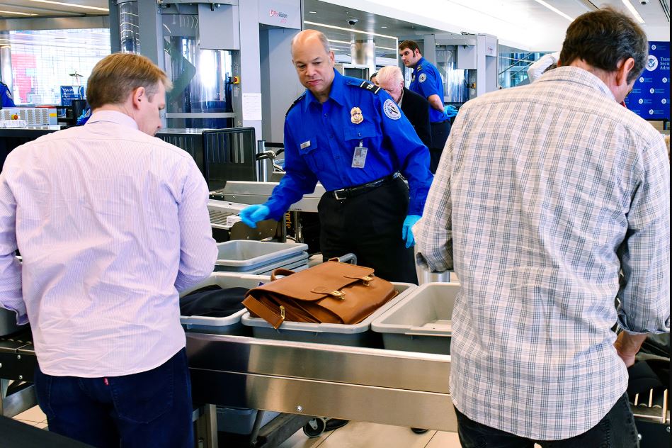 TSA announces new policy: All travelers will need clear carry-on bags ...