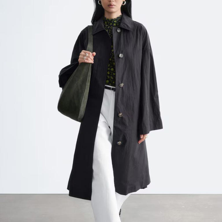 Jessica Chastain embraces trench coat season in chic Burberry design ...