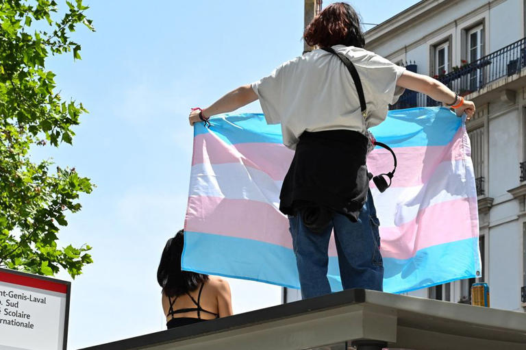 UK exam board lets GCSE French students use gender-neutral language ...