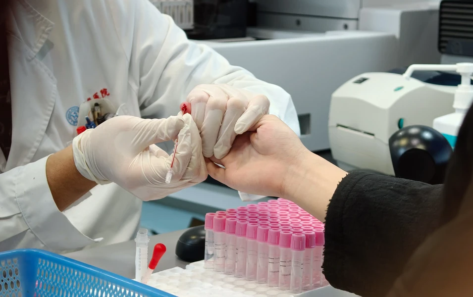 At-home blood and brain tests show Alzheimer’s risk potential