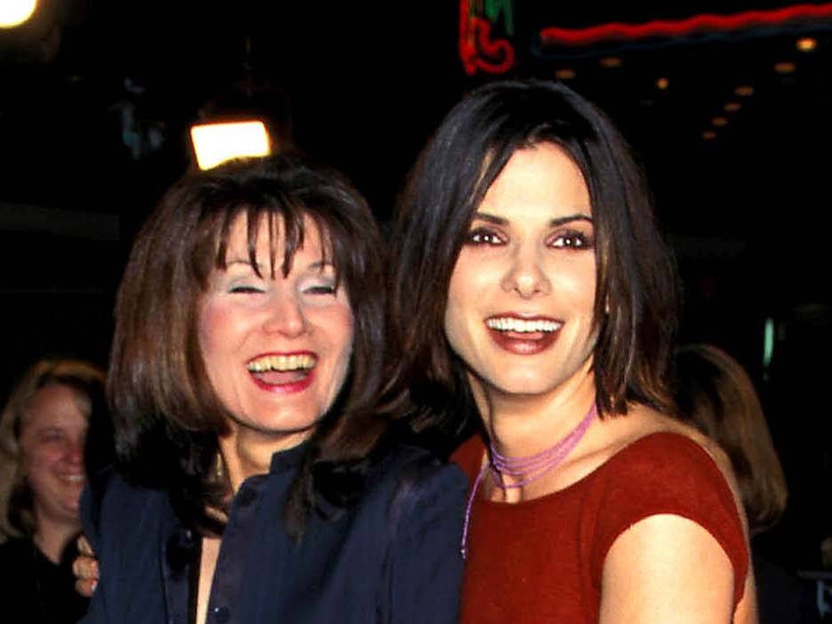 Sandra Bullock Und Mehr Promis Teilen Süße Botschaften Zum Muttertag