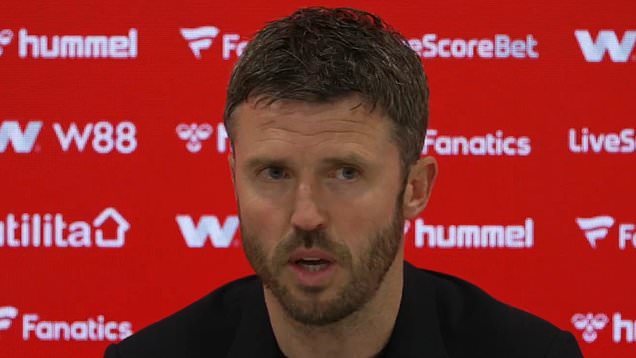 Michael Carrick dismisses claims Man Utd were 'on the beach' after ...