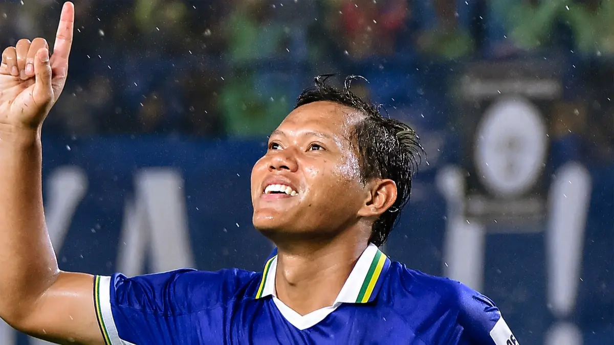 Hasil Super League 2025/2026: Adam Alis brace, bawa Persib Bandung ...