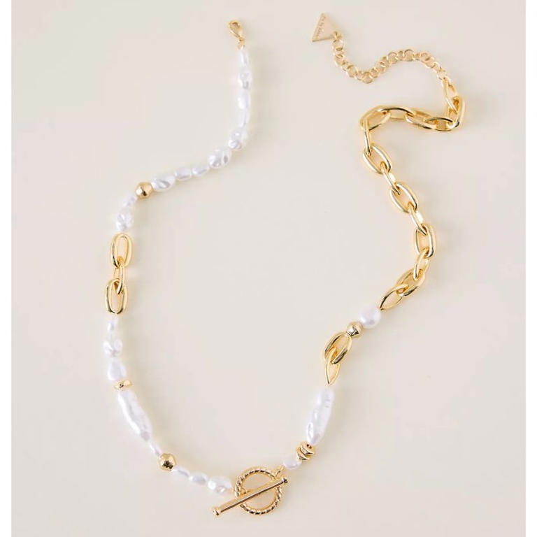 Spotted on Anne Hathaway in The Devil Wears Prada 2, T-bar necklaces ...