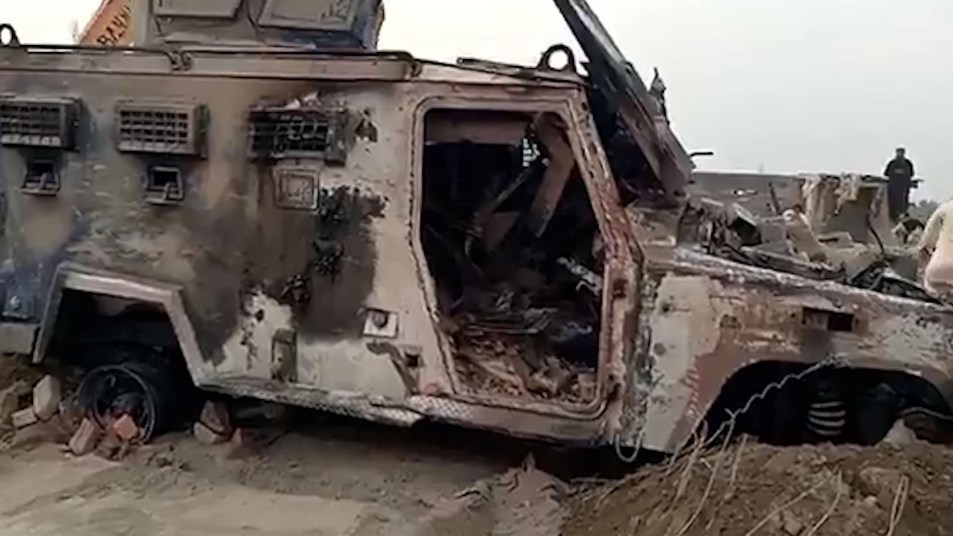Deadly car bomb attack hits checkpoint in northwest Pakistan