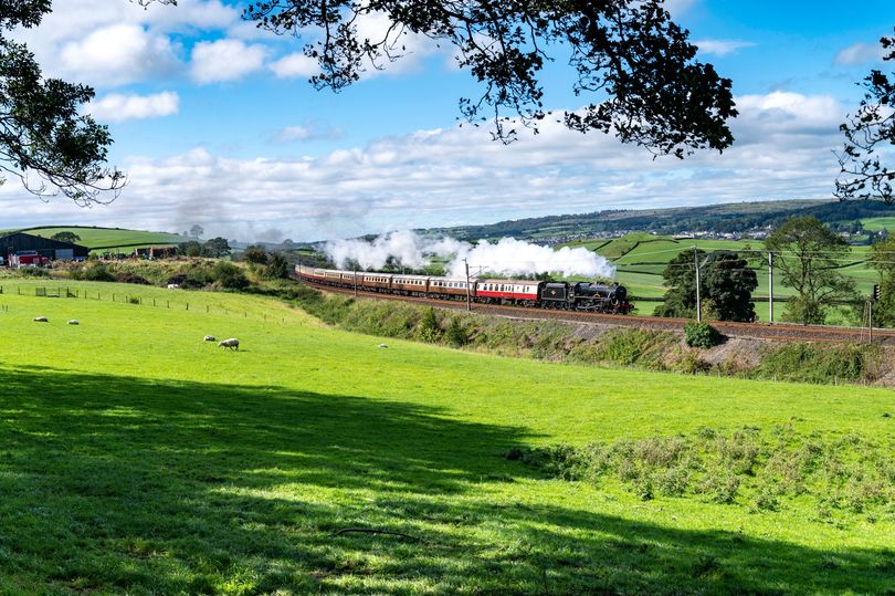 Stunning steam train to chug through Surrey on route to historic ...