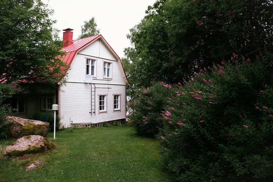 12 forgotten design stories behind classic homes