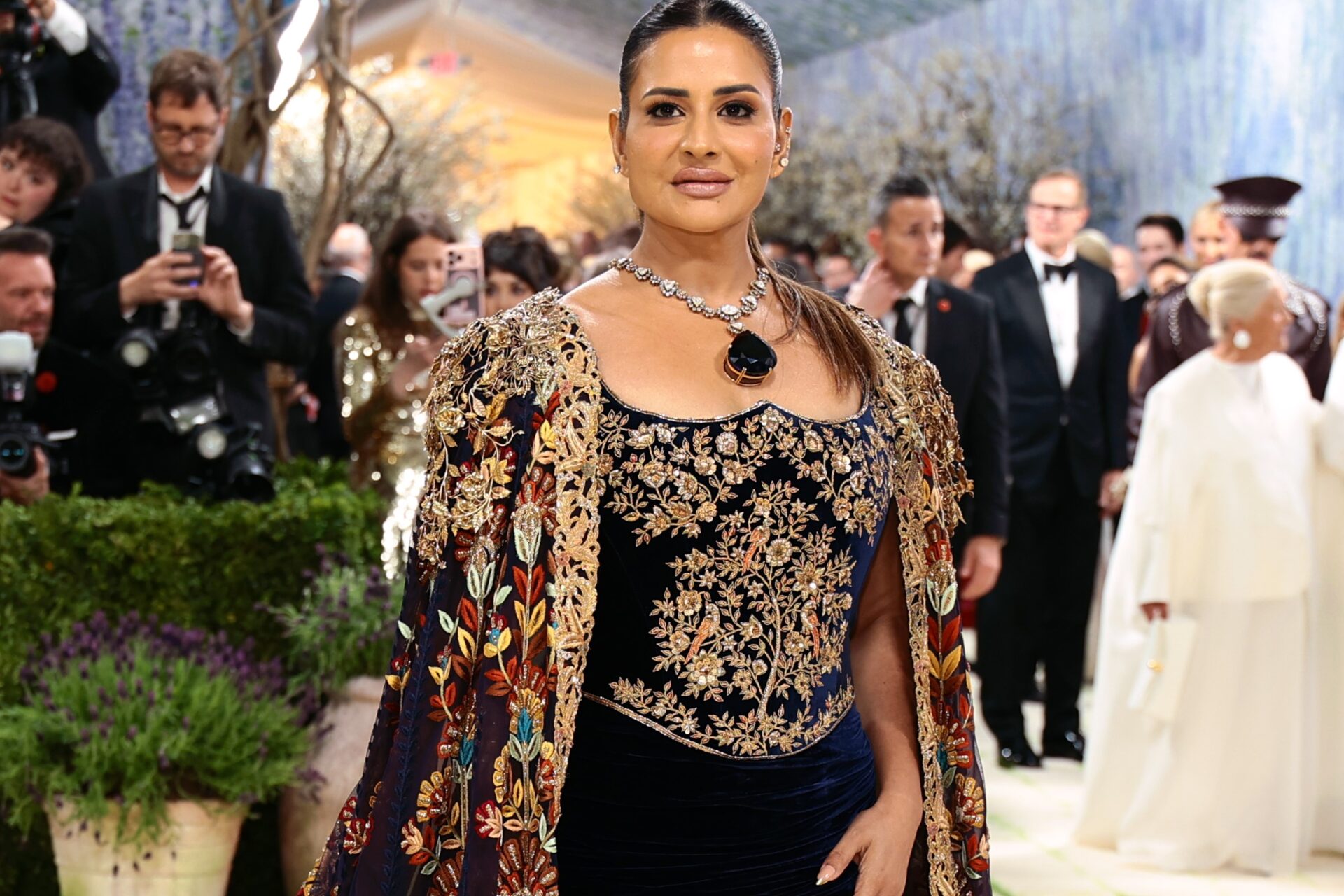 Sudha Reddy steelt de show op het Met Gala met halsketting van 15 ...