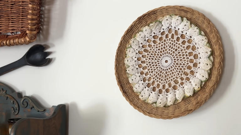 Reuse old vintage doilies to DIY wall decor you'll love
