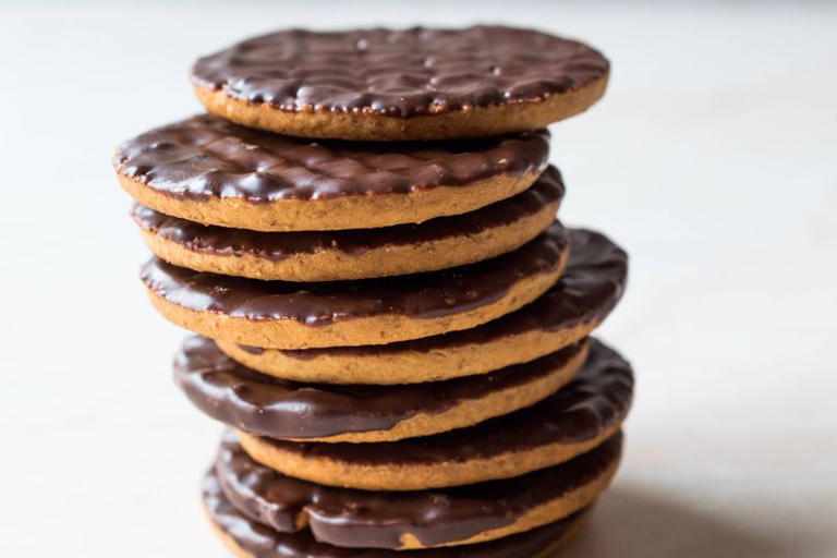 I compared all McVitie's chocolate Digestives variants to see which ...
