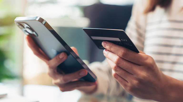 Should you buy an iPhone directly from Apple or a carrier?