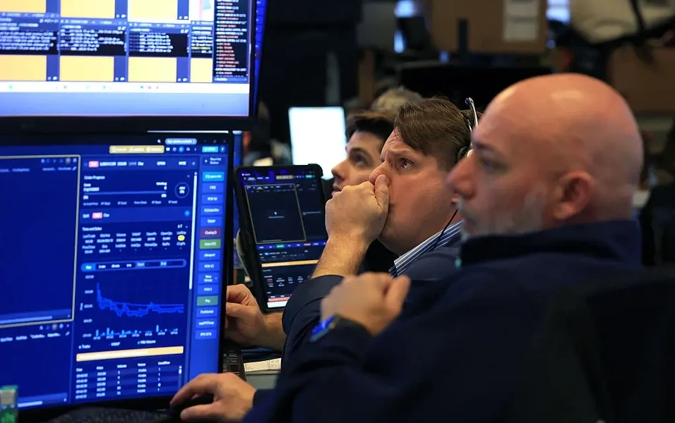 Experts stress discipline as key to weathering market volatility