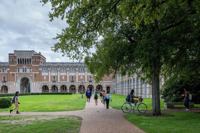 College in Texas nears $100,000 a year as costs explode