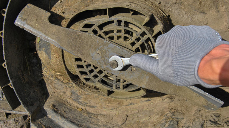 The safest way to sharpen lawn mower blades for a better cut (if you ...