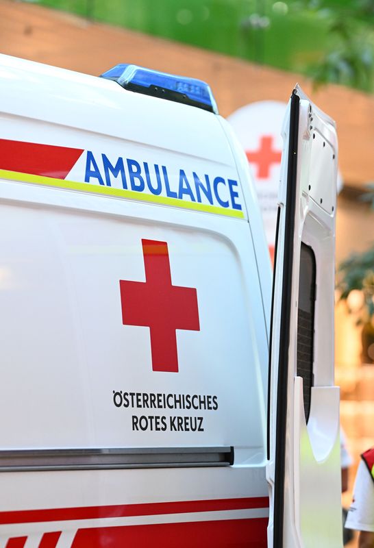 Fatale Kettenkreation: 18-jähriger Motorradlenker nach Sturz schwer ...