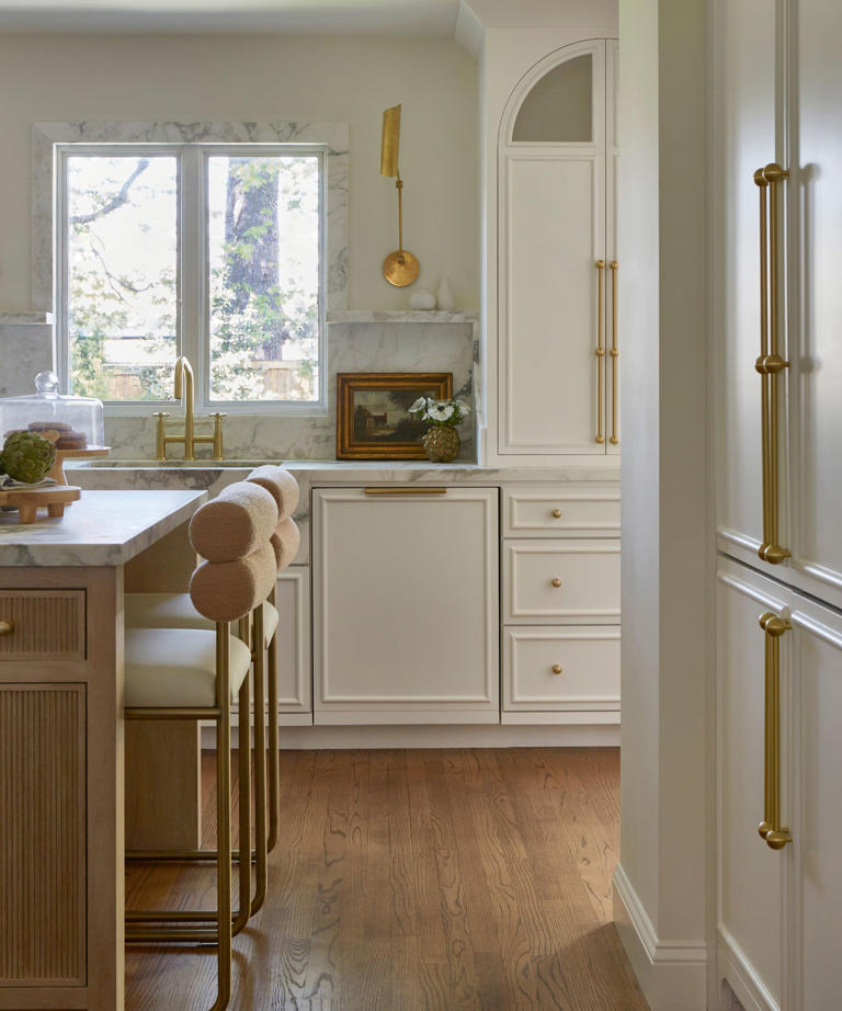 How unexpected marble features and custom details took this white ...