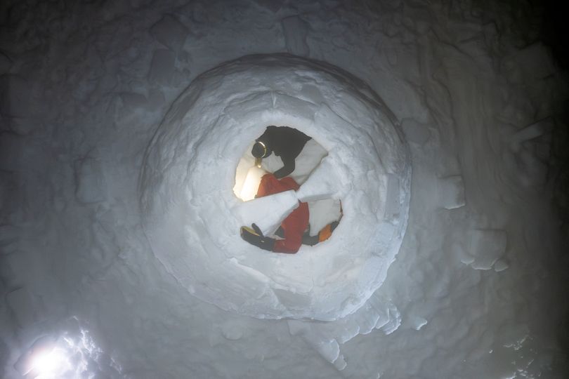 Northern Ireland friends build UK's highest igloo after Ben Nevis climb