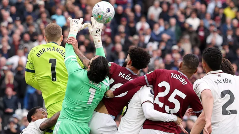 Why was West Ham goal disallowed vs. Arsenal? David Raya incident ...