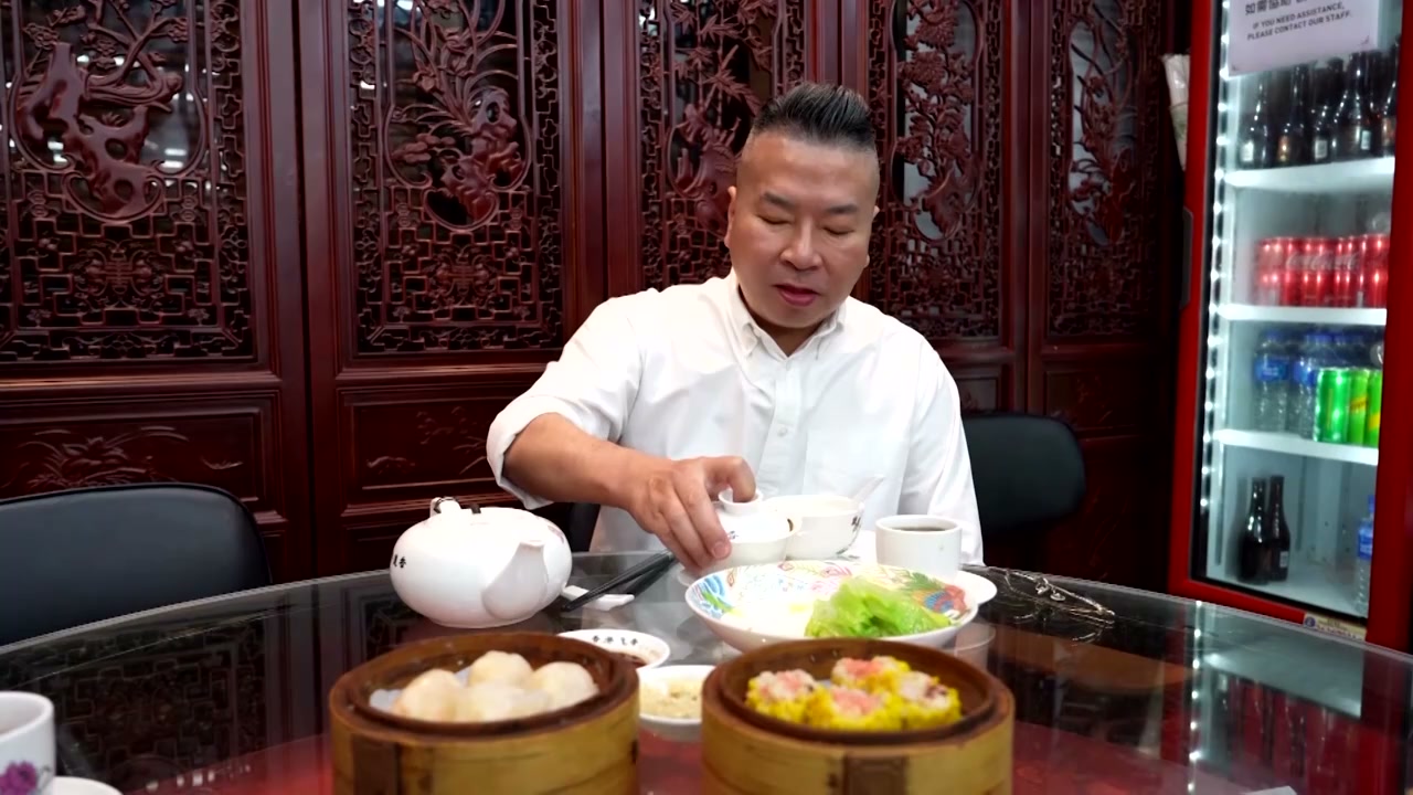 Hong Kong teahouse rave mixes disco balls and shrimp dumplings