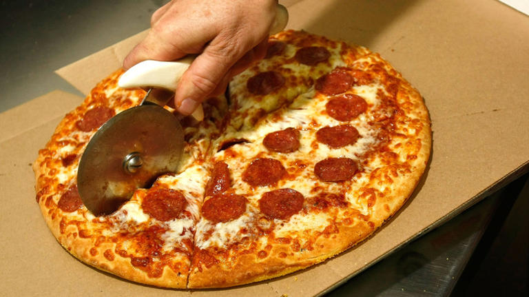 The popular pizza joint Reddit says has the best fast food value
