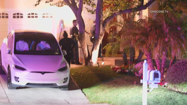 Couple returns home to find Chatsworth house burglarized