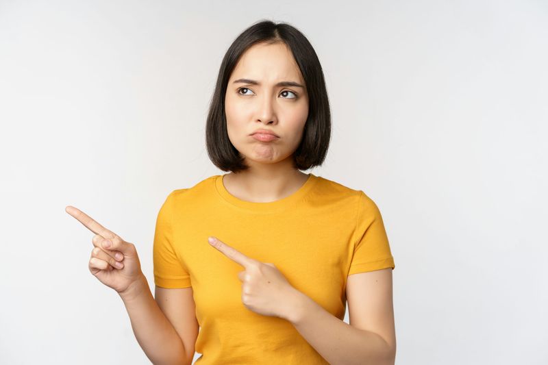 11 signs you're a people pleaser and why it's making everyone lose ...