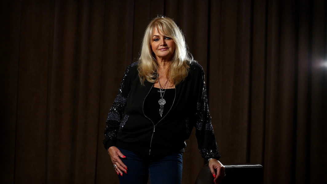 Bonnie Tyler in induced coma after ruptured appendix surgery