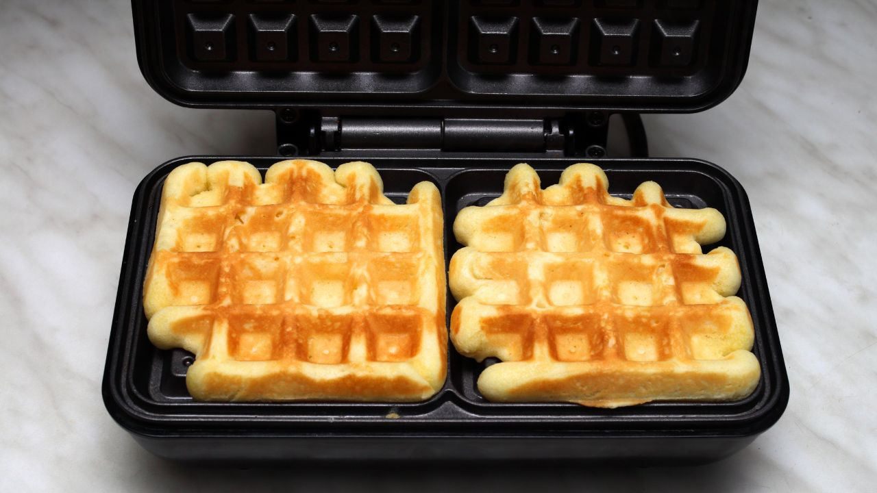 Aprendi a fazer esse waffle de batata com a minha tia que detesta ovo e ...