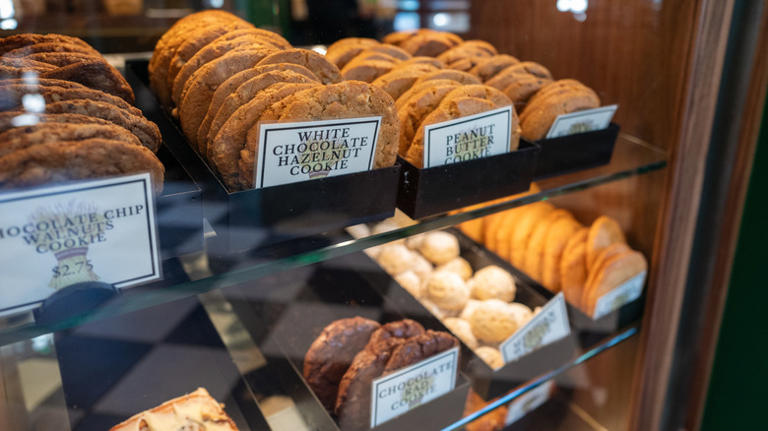 What sets French bakeries abroad apart from ones in the US?