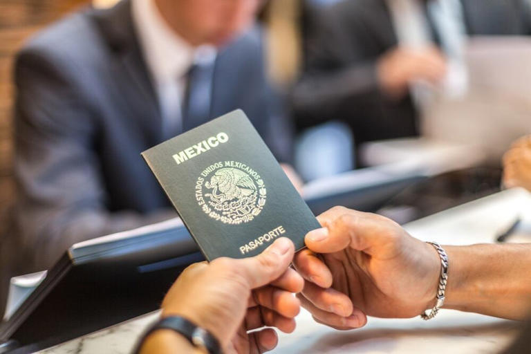 El pasaporte mexicano reduce influencia y 4 nuevos países exigirán visa ...