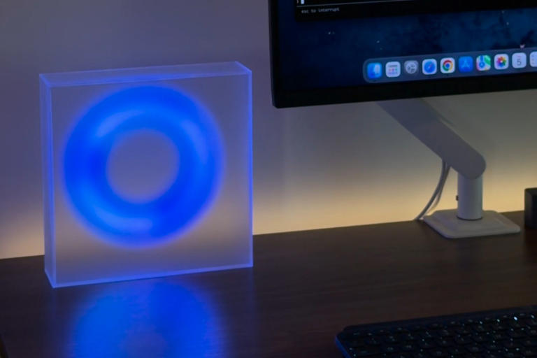 Someone turned an LED light into a live Claude Code status indicator ...