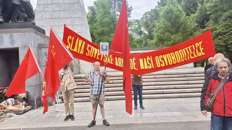 Reportáž: Placky s Putinem i vlajky se Stalinem aneb jak Ostrava ctí ...