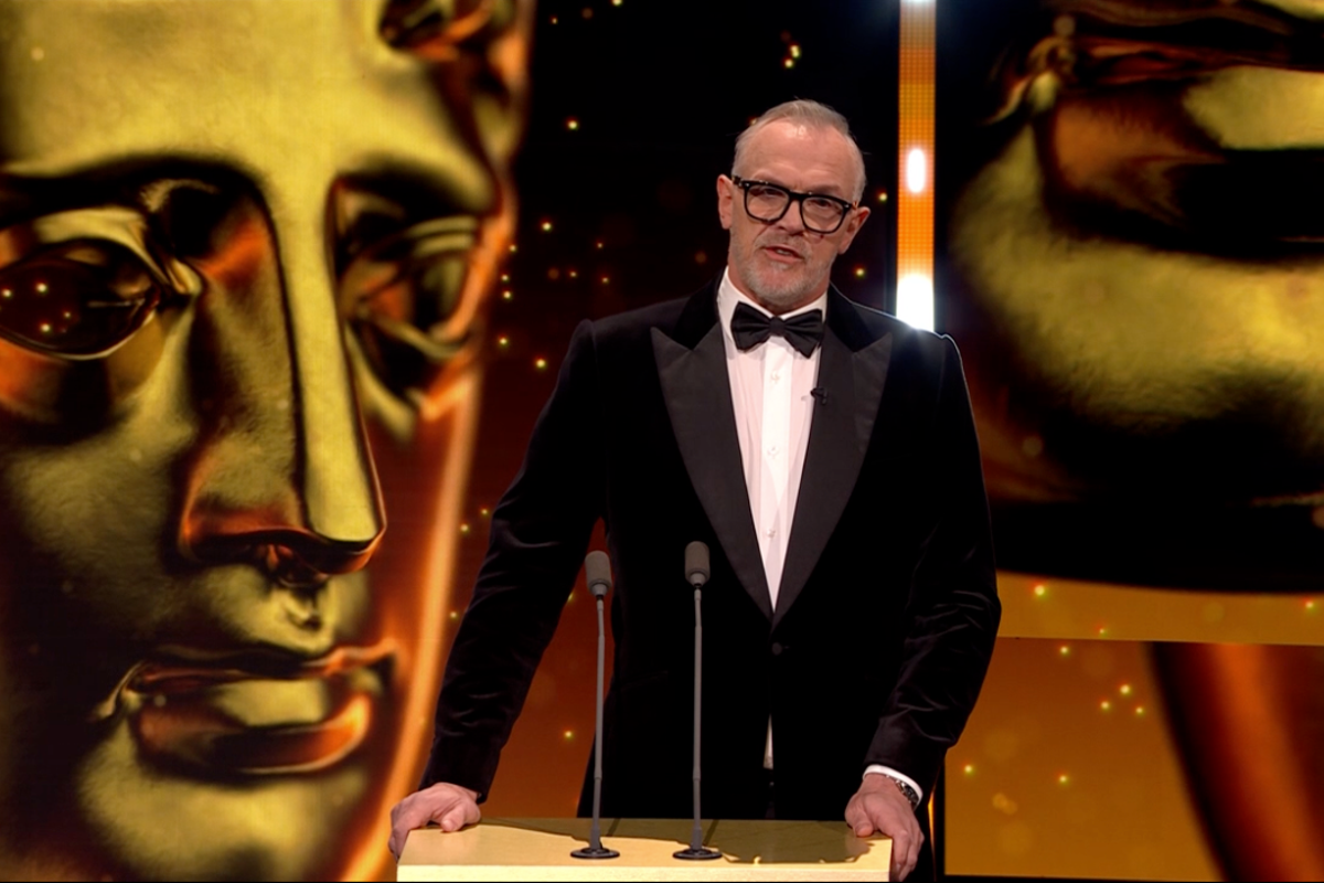 Baftas host takes swipe at Romesh Ranganathan during opening