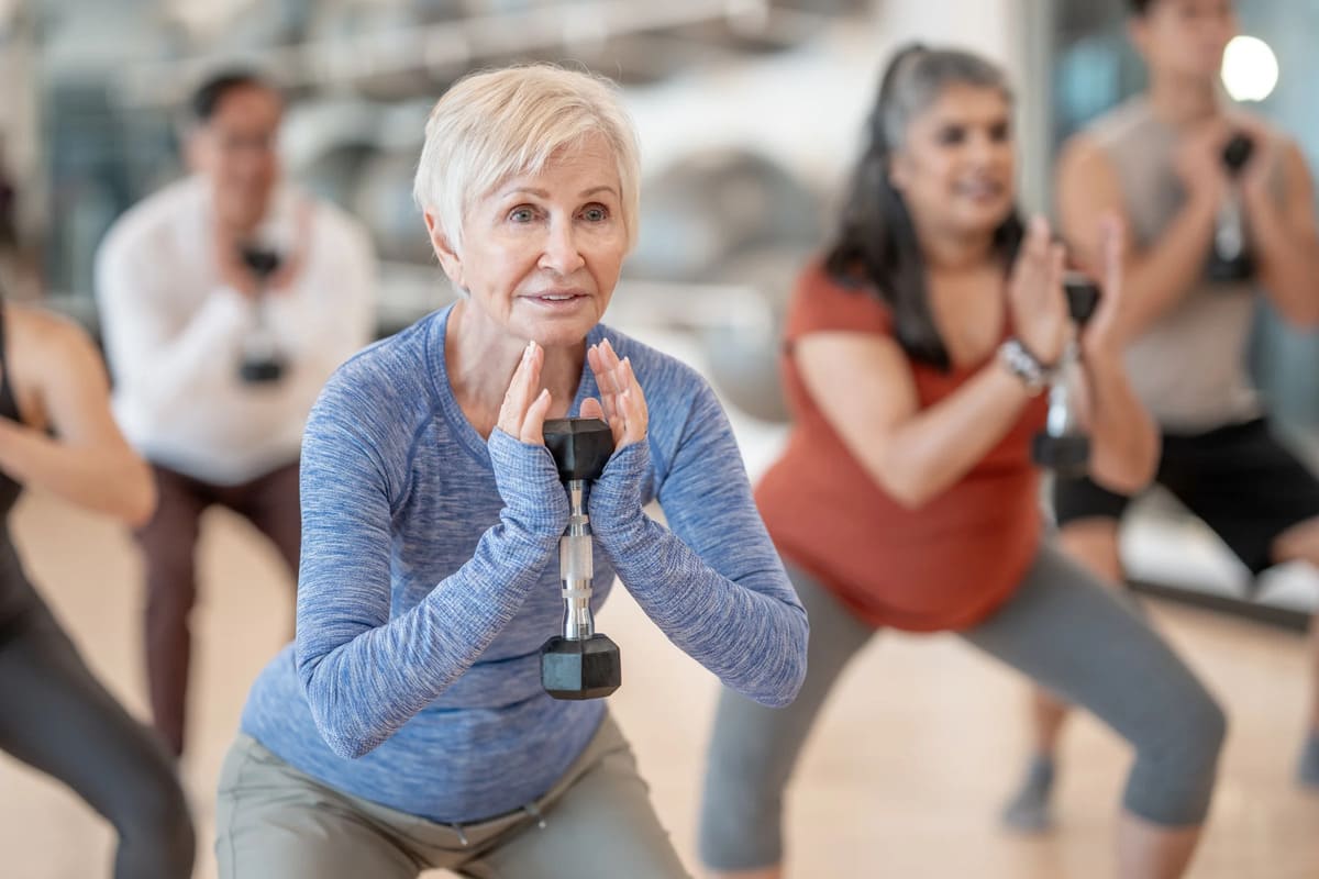 Ce test simple révèle votre force réelle après 60 ans, selon un coach ...