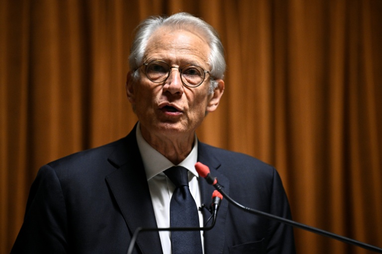 Statuettes reçues : Villepin reconnaît avoir commis « une erreur ...