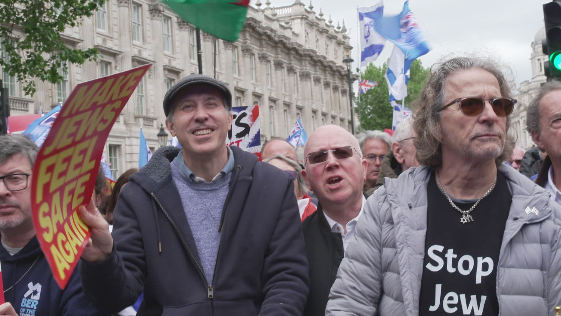 Minister booed at antisemitism rally in London