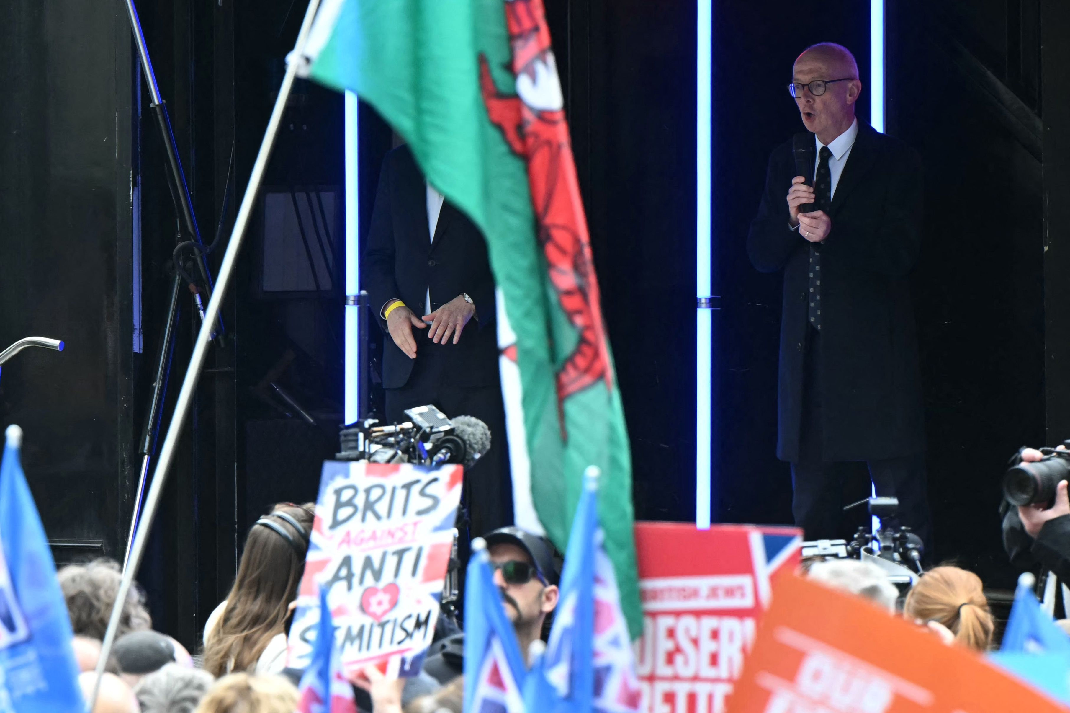 Tusindvis demonstrerer i London mod stigende antisemitisme