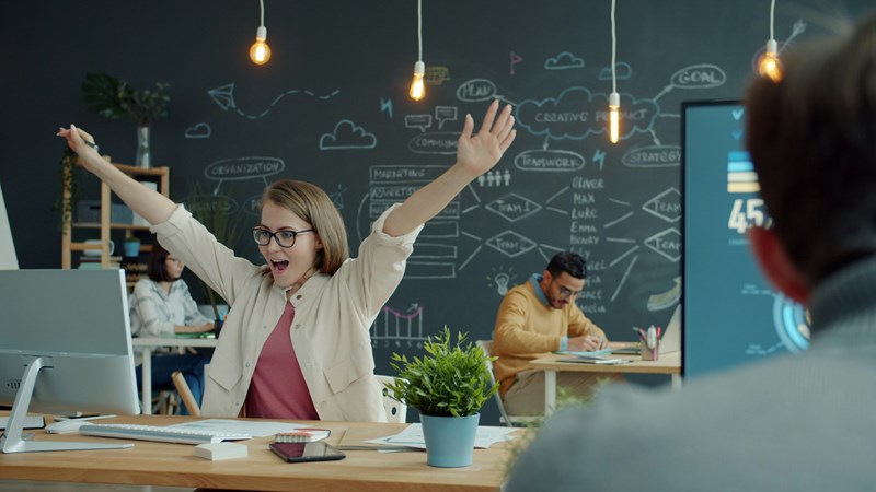 Boss demands 16 hour days and weekend work, employee quits and is ...