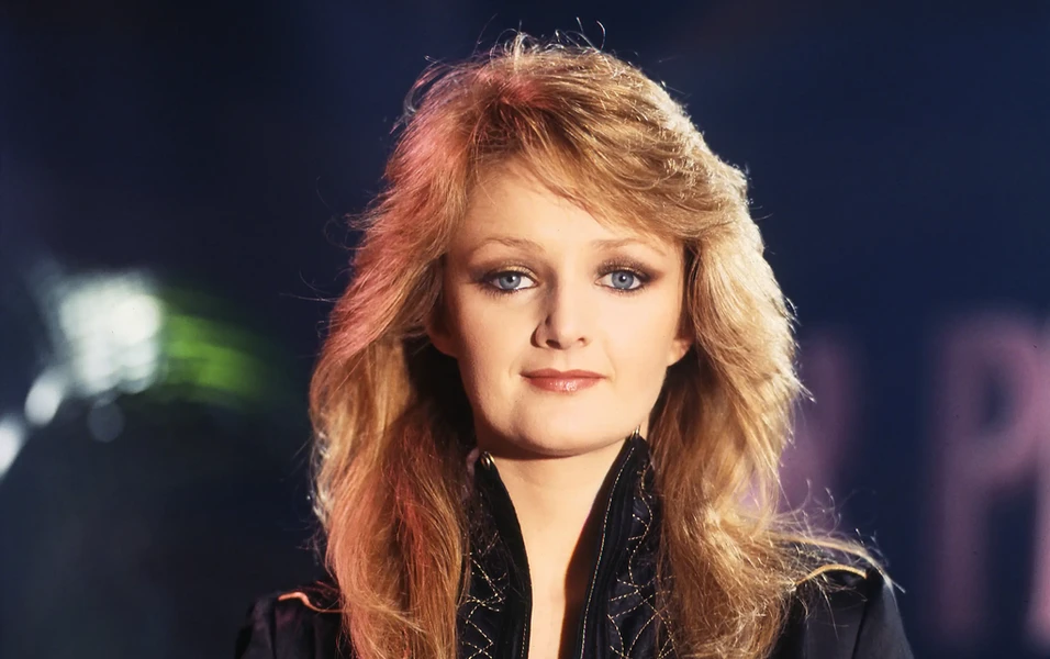 Bonnie Tyler in induced coma after ruptured appendix surgery