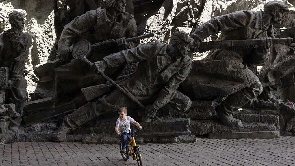 Ukraine sends POW list to Russia as truce falters