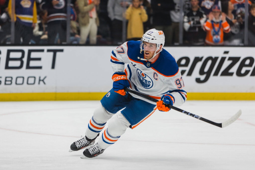 Connor McDavid’s NHL record puts him alongside Wayne Gretzky in an ...